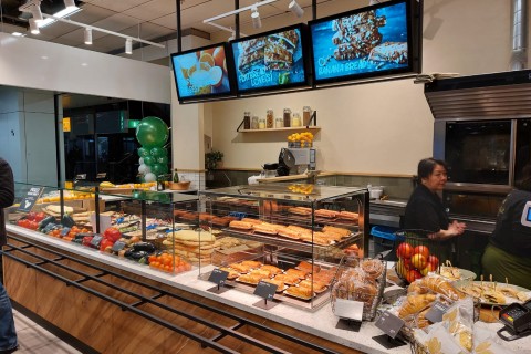 HMSHost opent vernieuwde La Place Express op Schiphol Plaza