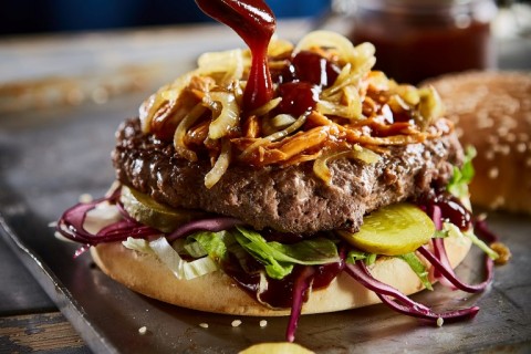 Wie maakt de nieuwe Remia Burger & Grill sauce voor 2023?