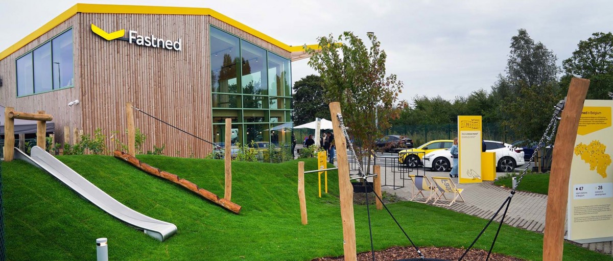 Fastned opent in België grootste laadstation mét restaurant en shop