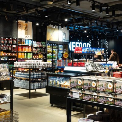 Schiphol opent eerste self-service winkel op Schiphol Plaza