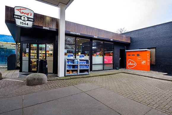 Eerste PostNL-pakketautomaat bij Haan-tankstation Zaandijk | @FoodClicks